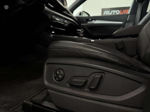 Grey Audi Q5 2022 in Vilnius, with an engine capacity of 2.00 L and mileage of 149 thousand km for 32555 €, photo 25 on AUTOMOTO.COM.LV