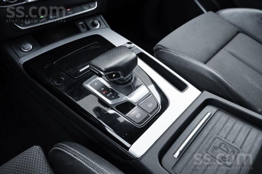 Grey Audi Q5 2022 in Riga, with an engine capacity of 2.00 L and mileage of 111 thousand km for 33800 €, photo 26 on AUTOMOTO.COM.LV