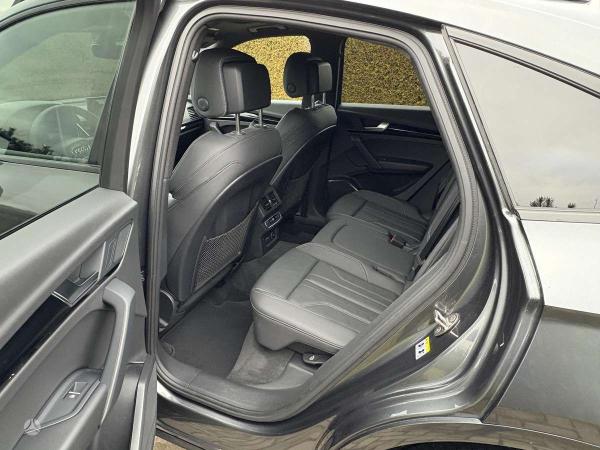 Grey Audi Q5 2022 in Alytus, with an engine capacity of 2.00 L and mileage of 65 thousand km for 31600 €, photo 9 on AUTOMOTO.COM.LV