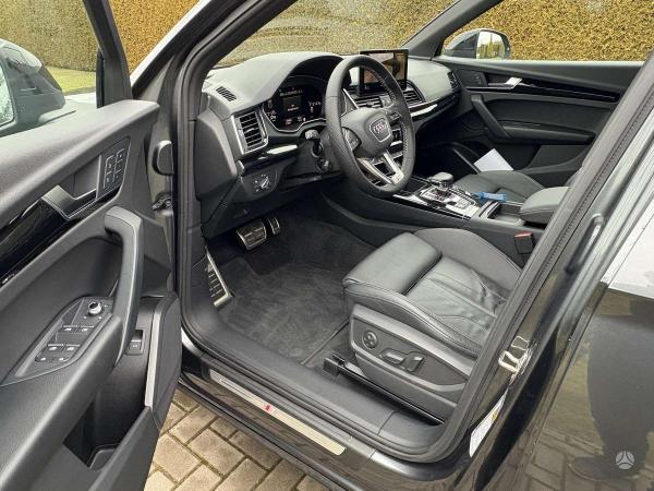 Pelēks Audi Q5 2022 Alīta, ar dzinēja tilpumu 2.00 L un nobraukumu 65 tūkst. km par 31600 €, foto 10 vietnē AUTOMOTO.COM.LV