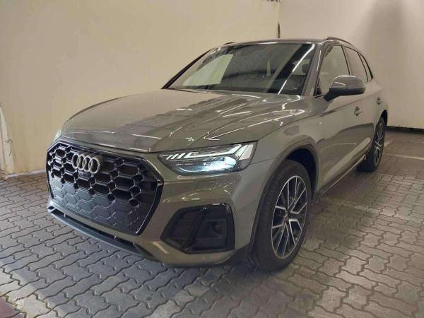Grey Audi Q5 2022 in Siauliai, with an engine capacity of 1.97 L and mileage of 93 thousand km for 39990 €, photo 1 on AUTOMOTO.COM.LV