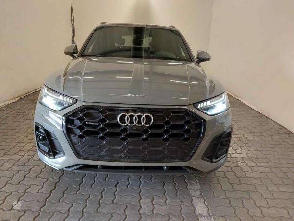 Grey Audi Q5 2022 in Siauliai, with an engine capacity of 1.97 L and mileage of 93 thousand km for 39990 €, photo 2 on AUTOMOTO.COM.LV