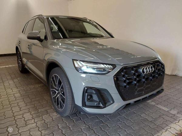 Grey Audi Q5 2022 in Siauliai, with an engine capacity of 1.97 L and mileage of 93 thousand km for 39990 €, photo 3 on AUTOMOTO.COM.LV