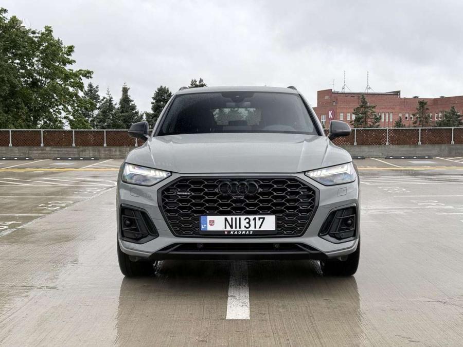 Grey Audi Q5 2022 in Kaunas, with an engine capacity of 1.97 L and mileage of 96 thousand km for 36900 €, photo 3 on AUTOMOTO.COM.LV
