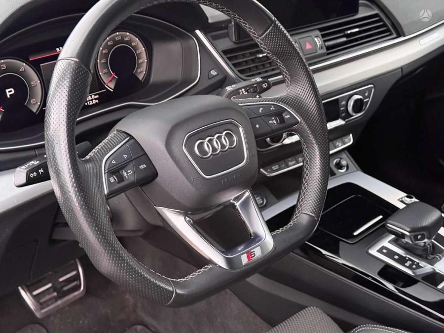 Grey Audi Q5 2022 in Kaunas, with an engine capacity of 1.97 L and mileage of 96 thousand km for 36900 €, photo 18 on AUTOMOTO.COM.LV