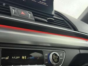 Grey Audi Q5 2022 in Kaunas, with an engine capacity of 1.97 L and mileage of 96 thousand km for 36900 €, photo 22 on AUTOMOTO.COM.LV