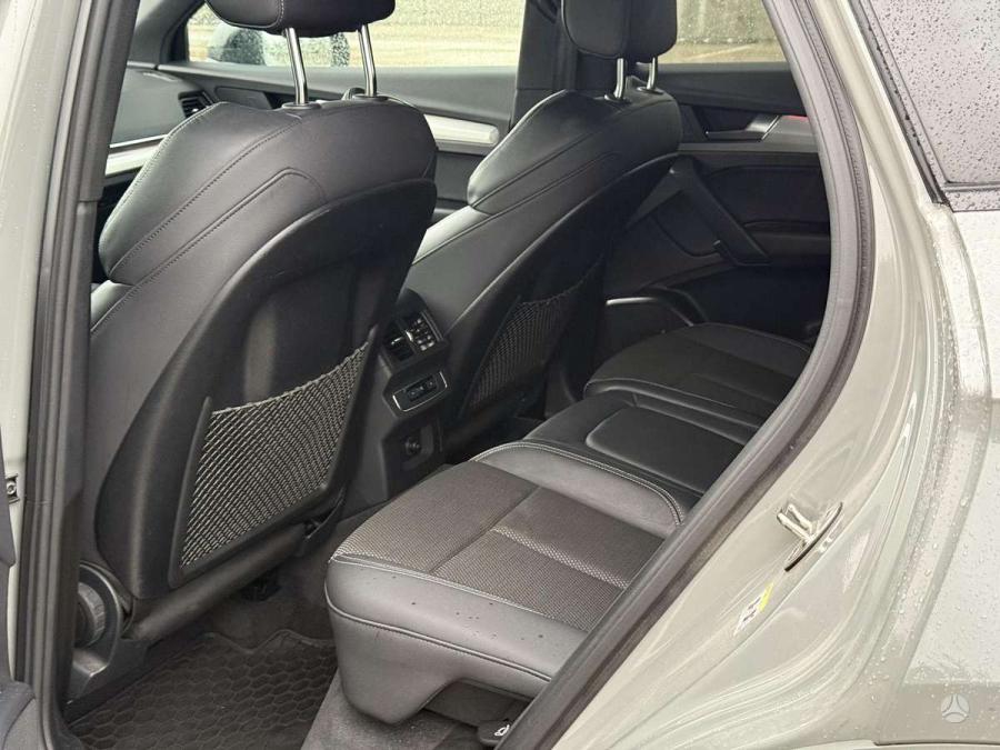 Grey Audi Q5 2022 in Kaunas, with an engine capacity of 1.97 L and mileage of 96 thousand km for 36900 €, photo 29 on AUTOMOTO.COM.LV