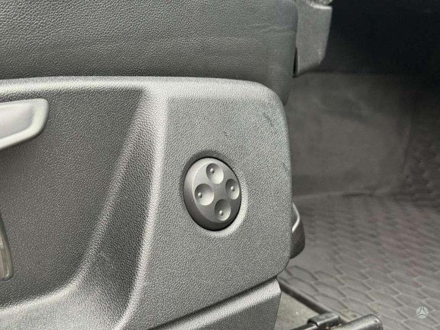Grey Audi Q5 2022 in Kaunas, with an engine capacity of 1.97 L and mileage of 96 thousand km for 36900 €, photo 39 on AUTOMOTO.COM.LV