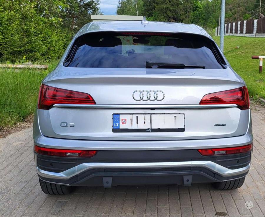 Grey Audi Q5 2022 in Vilnius, with an engine capacity of 1.98 L and mileage of 35 thousand km for 32000 €, photo 3 on AUTOMOTO.COM.LV