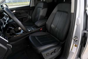 Grey Audi Q5 2022 in Kretinga, with an engine capacity of 1.98 L and mileage of 45 thousand km for 33999 €, photo 19 on AUTOMOTO.COM.LV