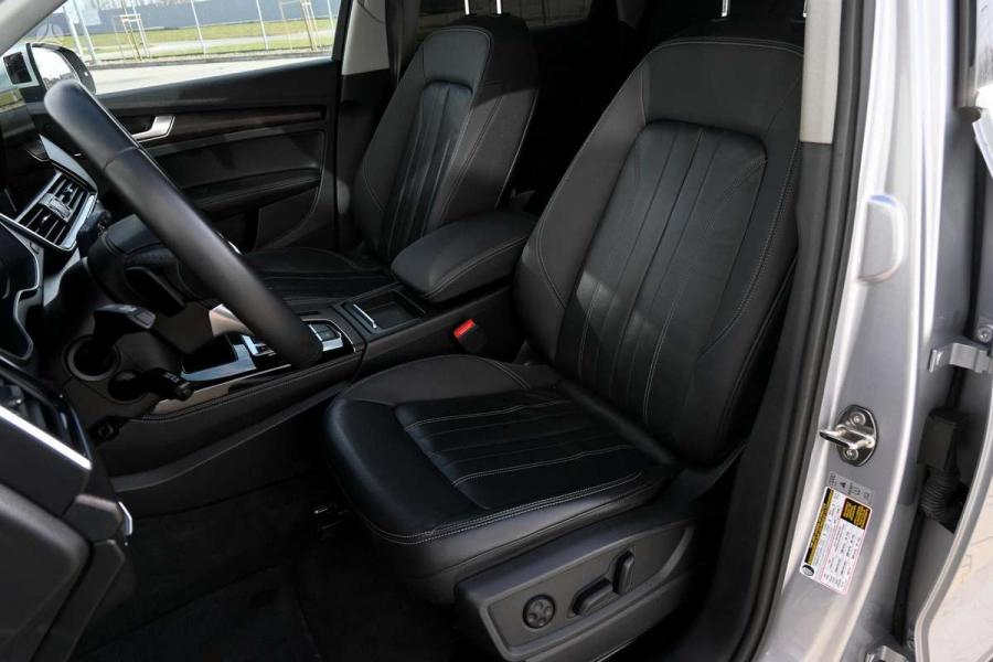 Grey Audi Q5 2022 in Kretinga, with an engine capacity of 1.98 L and mileage of 45 thousand km for 33999 €, photo 19 on AUTOMOTO.COM.LV
