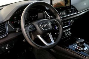 Grey Audi Q5 2022 in Kretinga, with an engine capacity of 1.98 L and mileage of 45 thousand km for 33999 €, photo 21 on AUTOMOTO.COM.LV