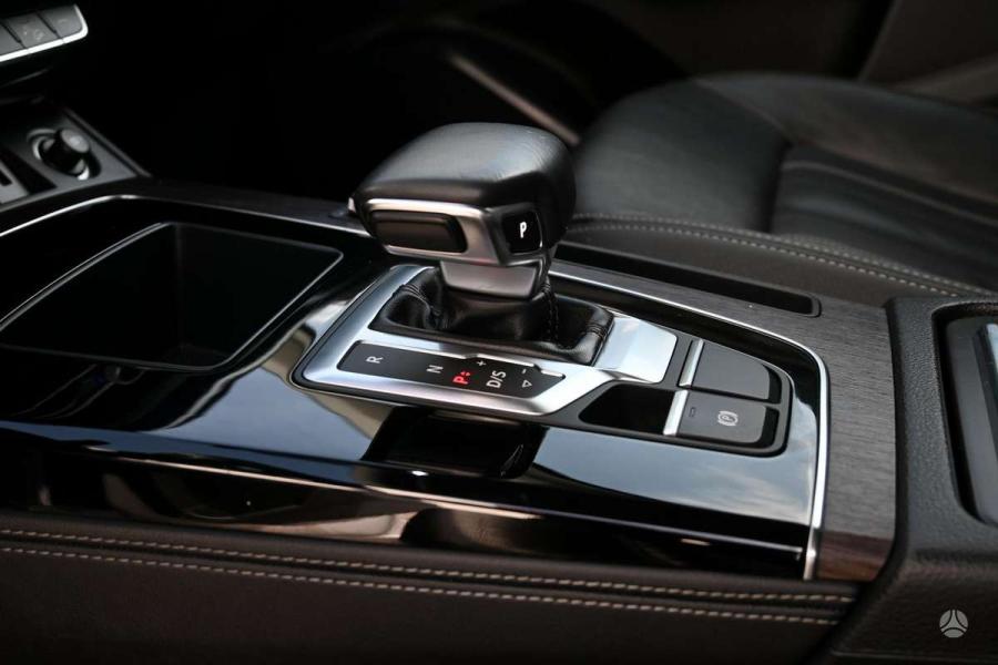 Grey Audi Q5 2022 in Kretinga, with an engine capacity of 1.98 L and mileage of 45 thousand km for 33999 €, photo 22 on AUTOMOTO.COM.LV
