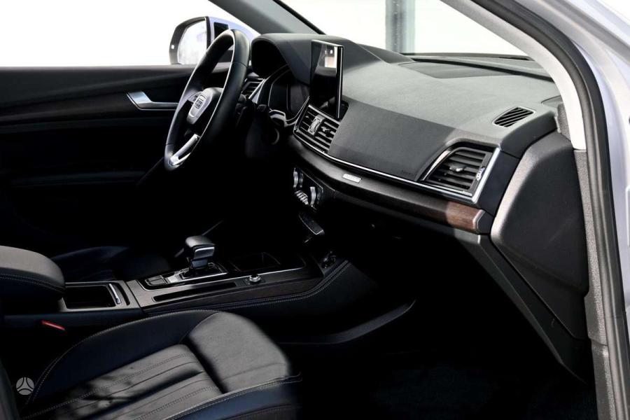Grey Audi Q5 2022 in Kretinga, with an engine capacity of 1.98 L and mileage of 45 thousand km for 33999 €, photo 26 on AUTOMOTO.COM.LV