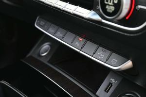 Grey Audi Q5 2022 in Kretinga, with an engine capacity of 1.98 L and mileage of 45 thousand km for 33999 €, photo 27 on AUTOMOTO.COM.LV