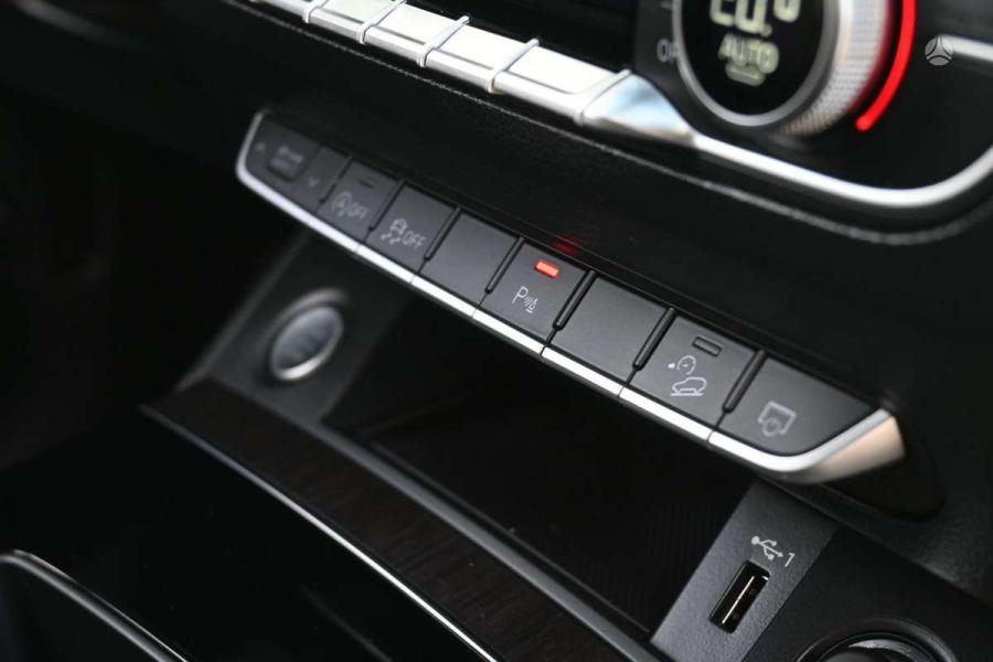 Grey Audi Q5 2022 in Kretinga, with an engine capacity of 1.98 L and mileage of 45 thousand km for 33999 €, photo 27 on AUTOMOTO.COM.LV