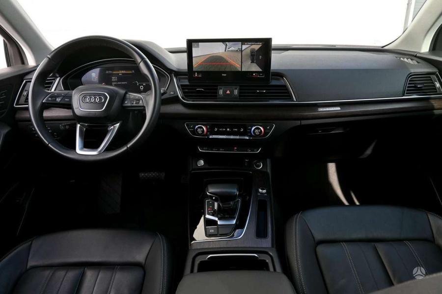 Grey Audi Q5 2022 in Kretinga, with an engine capacity of 1.98 L and mileage of 45 thousand km for 33999 €, photo 31 on AUTOMOTO.COM.LV