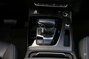 Grey Audi Q5 2022 in Kretinga, with an engine capacity of 1.98 L and mileage of 45 thousand km for 33999 €, photo 33 on AUTOMOTO.COM.LV