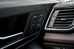 Grey Audi Q5 2022 in Kretinga, with an engine capacity of 1.98 L and mileage of 45 thousand km for 33999 €, photo 35 on AUTOMOTO.COM.LV
