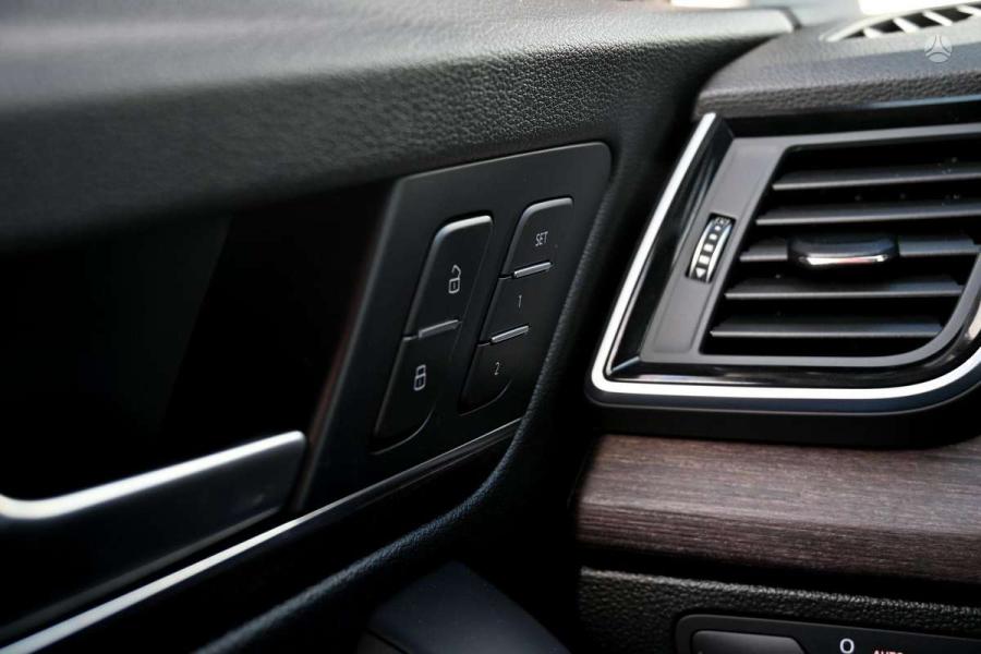 Grey Audi Q5 2022 in Kretinga, with an engine capacity of 1.98 L and mileage of 45 thousand km for 33999 €, photo 35 on AUTOMOTO.COM.LV