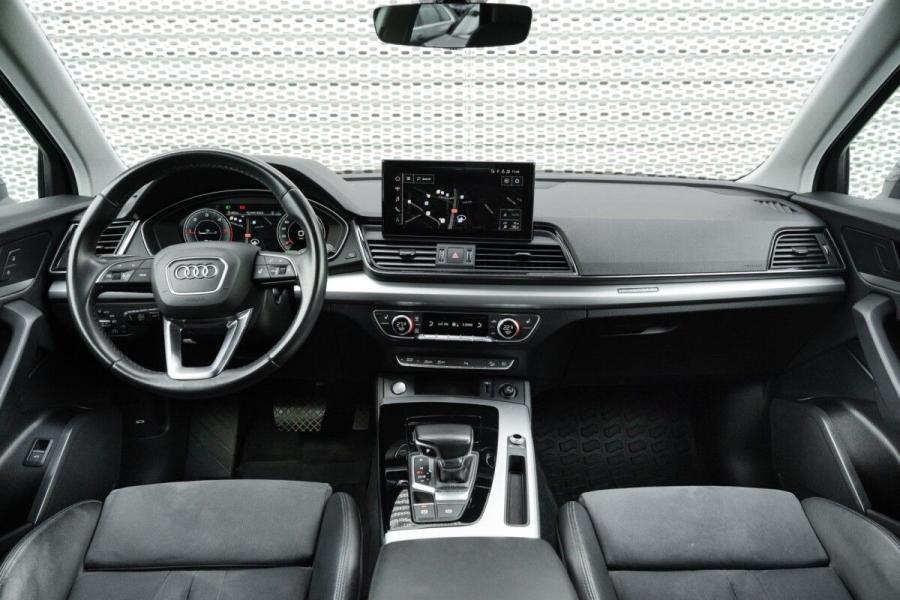 Grey Audi Q5 2022 in Marupe, with an engine capacity of 2.00 L and mileage of 82 thousand km for 33700 €, photo 7 on AUTOMOTO.COM.LV