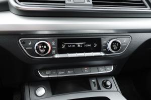 Grey Audi Q5 2022 in Marupe, with an engine capacity of 2.00 L and mileage of 82 thousand km for 33700 €, photo 44 on AUTOMOTO.COM.LV