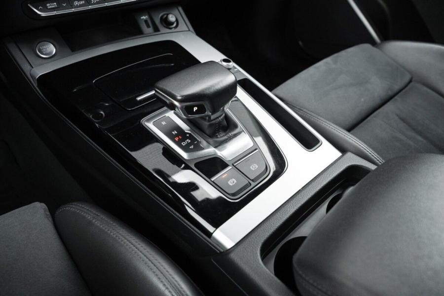 Grey Audi Q5 2022 in Marupe, with an engine capacity of 2.00 L and mileage of 82 thousand km for 33700 €, photo 46 on AUTOMOTO.COM.LV