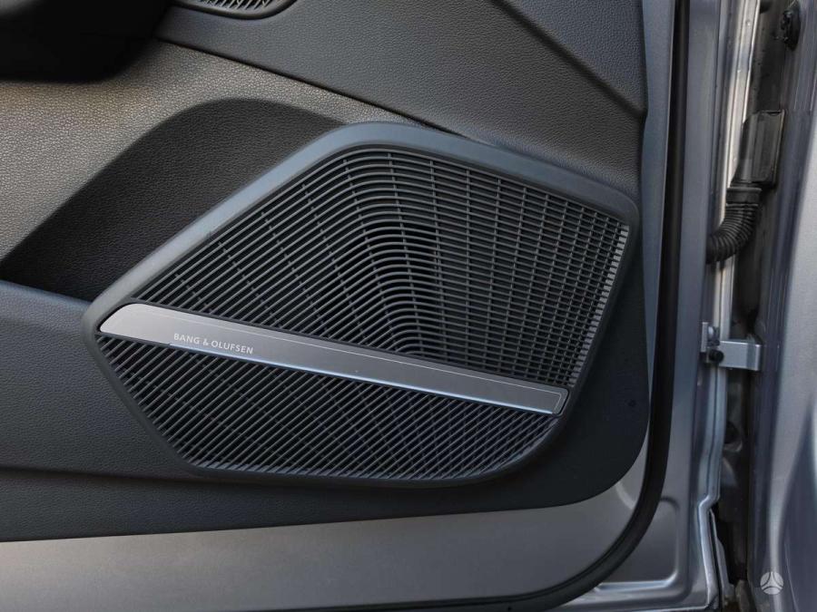 Grey Audi Q5 2022 in Kaunas, with an engine capacity of 1.98 L and mileage of 23 thousand km for 23900 €, photo 35 on AUTOMOTO.COM.LV