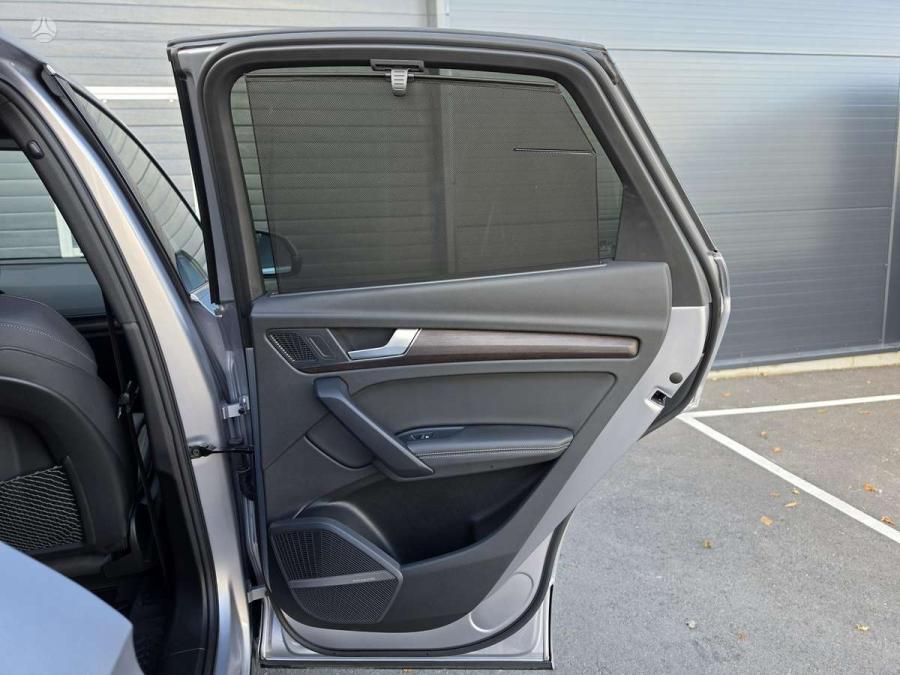 Grey Audi Q5 2022 in Kaunas, with an engine capacity of 1.98 L and mileage of 23 thousand km for 23900 €, photo 51 on AUTOMOTO.COM.LV