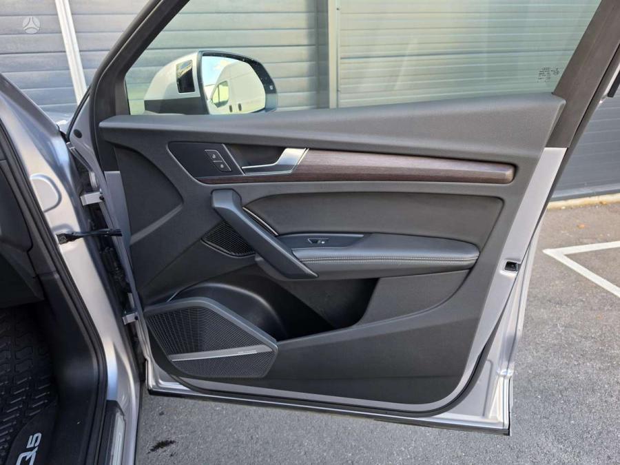 Grey Audi Q5 2022 in Kaunas, with an engine capacity of 1.98 L and mileage of 23 thousand km for 23900 €, photo 55 on AUTOMOTO.COM.LV