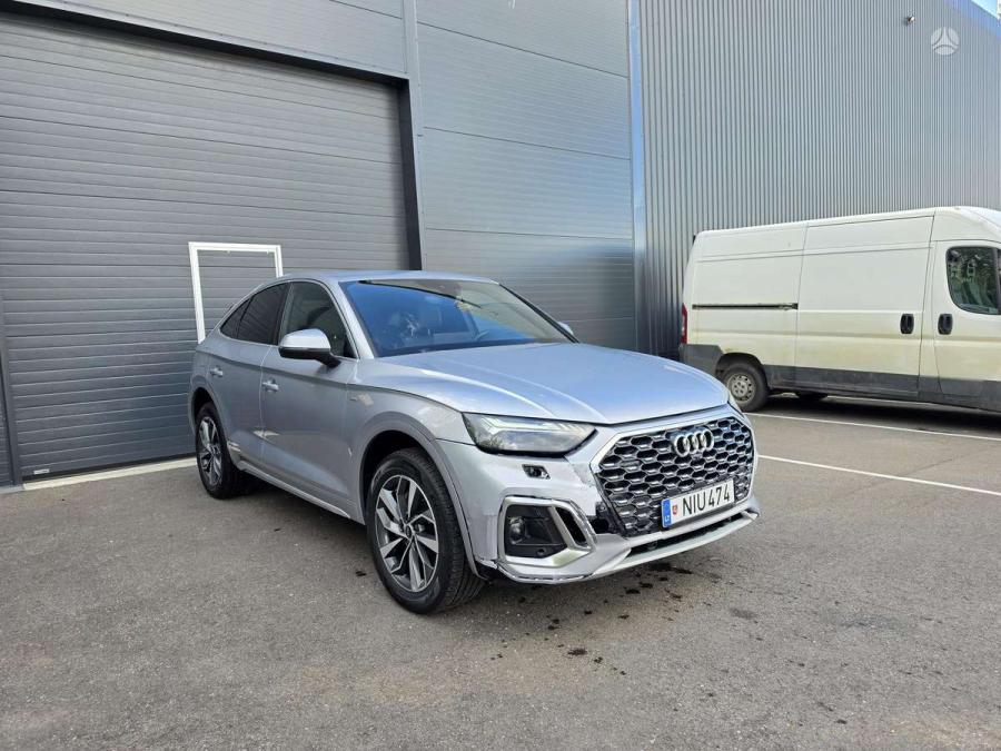 Grey Audi Q5 2022 in Kaunas, with an engine capacity of 1.98 L and mileage of 23 thousand km for 23900 €, photo 1 on AUTOMOTO.COM.LV