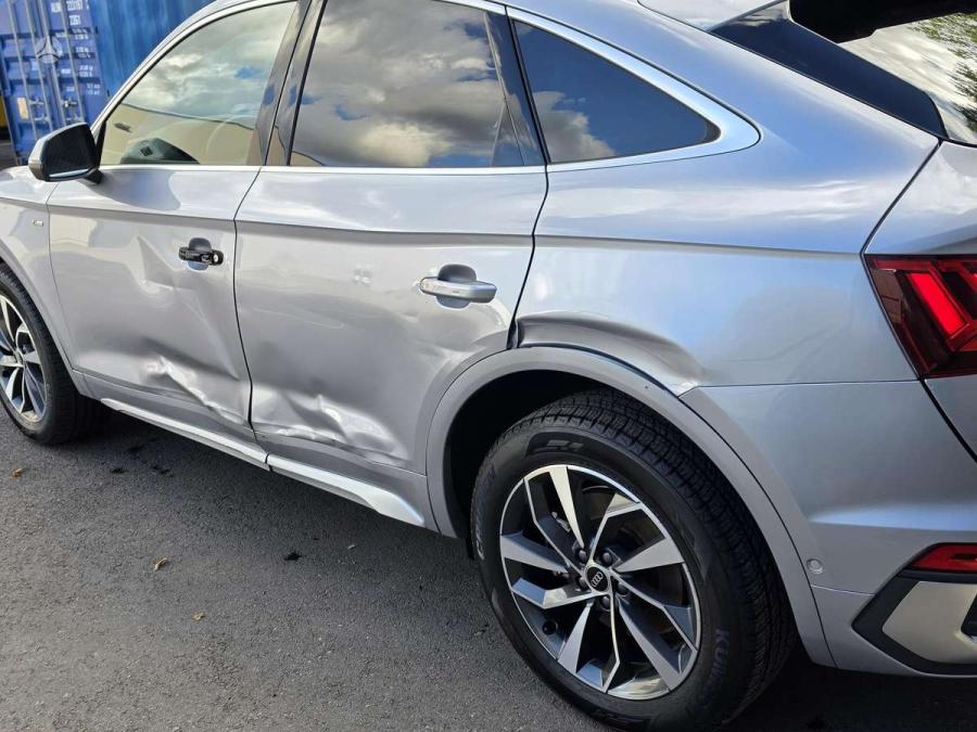 Grey Audi Q5 2022 in Kaunas, with an engine capacity of 1.98 L and mileage of 23 thousand km for 23900 €, photo 16 on AUTOMOTO.COM.LV