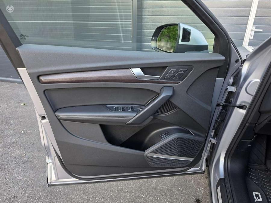 Grey Audi Q5 2022 in Kaunas, with an engine capacity of 1.98 L and mileage of 23 thousand km for 23900 €, photo 27 on AUTOMOTO.COM.LV