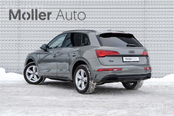 Grey Audi Q5 2023 in Riga, with an engine capacity of 2.00 L and mileage of 67 thousand km for 45250 €, photo 3 on AUTOMOTO.COM.LV