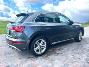 Pelēks Audi Q5 2023 Rīga, ar dzinēja tilpumu 2.00 L un nobraukumu 40 tūkst. km par 41400 €, foto  vietnē AUTOMOTO.COM.LV