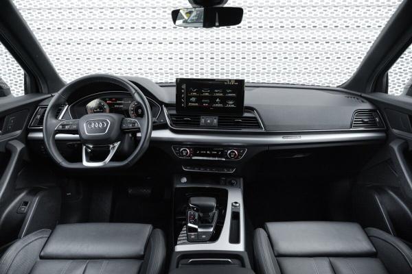 Grey Audi Q5 2023 in Marupe, with an engine capacity of 2.00 L and mileage of 17 thousand km for 42050 €, photo 6 on AUTOMOTO.COM.LV