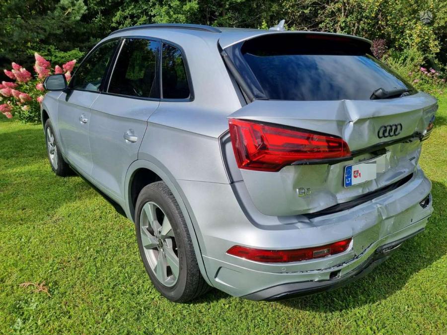 Grey Audi Q5 2023 in Alytus, with an engine capacity of 2.00 L and mileage of 41 thousand km for 17900 €, photo 10 on AUTOMOTO.COM.LV