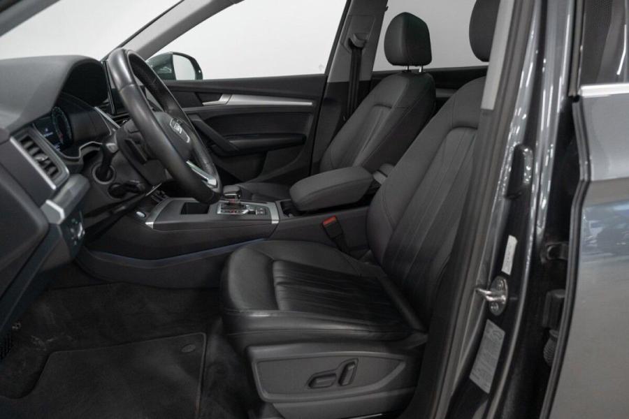 Grey Audi Q5 2023 in Vilnius, with an engine capacity of 2.00 L and mileage of 71 thousand km for 38900 €, photo 8 on AUTOMOTO.COM.LV