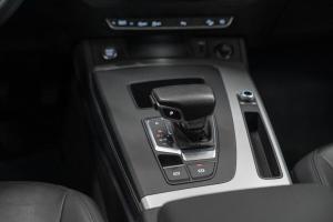Grey Audi Q5 2023 in Vilnius, with an engine capacity of 2.00 L and mileage of 71 thousand km for 38900 €, photo 17 on AUTOMOTO.COM.LV