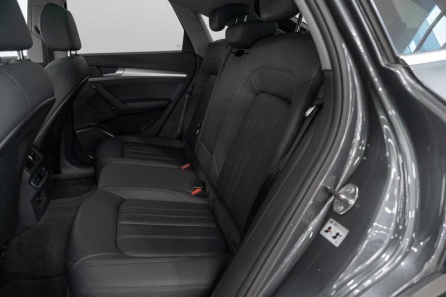 Grey Audi Q5 2023 in Vilnius, with an engine capacity of 2.00 L and mileage of 71 thousand km for 38900 €, photo 18 on AUTOMOTO.COM.LV