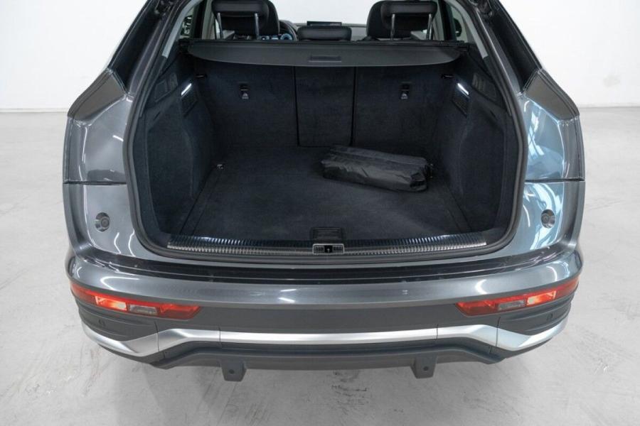 Grey Audi Q5 2023 in Vilnius, with an engine capacity of 2.00 L and mileage of 71 thousand km for 38900 €, photo 21 on AUTOMOTO.COM.LV