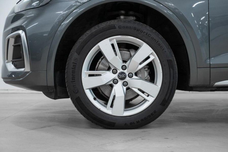 Grey Audi Q5 2023 in Vilnius, with an engine capacity of 2.00 L and mileage of 71 thousand km for 38900 €, photo 22 on AUTOMOTO.COM.LV