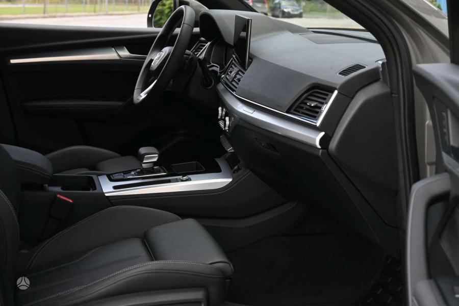 Pelēks Audi Q5 2024 Kretinga, ar dzinēja tilpumu 1.98 L un nobraukumu 10 tūkst. km par 41999 €, foto 28 vietnē AUTOMOTO.COM.LV