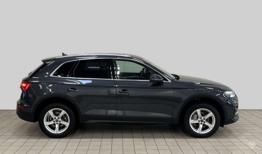 Grey Audi Q5 2024 in Kaunas, with an engine capacity of 1.98 L and mileage of 64 thousand km for 34800 €, photo 3 on AUTOMOTO.COM.LV