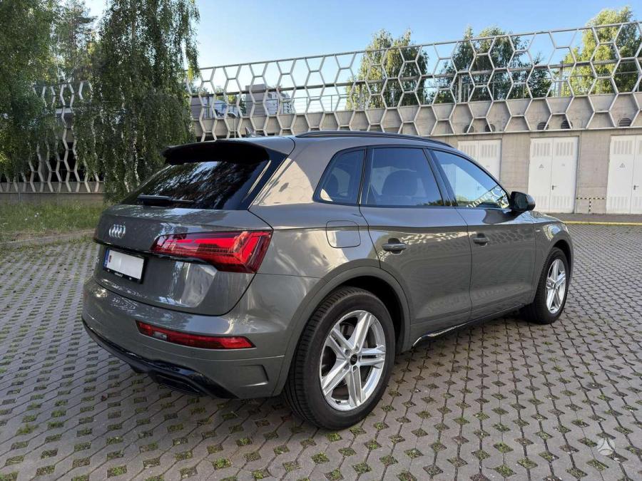 Pelēks Audi Q5 2024 Viļņa, ar dzinēja tilpumu 1.97 L un nobraukumu 25 tūkst. km par 41900 €, foto 4 vietnē AUTOMOTO.COM.LV