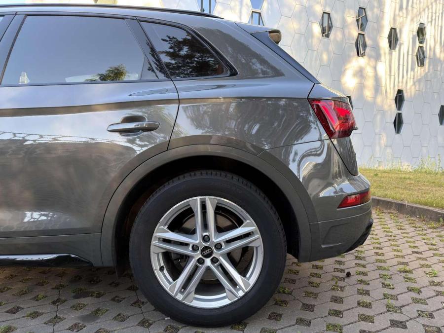 Pelēks Audi Q5 2024 Viļņa, ar dzinēja tilpumu 1.97 L un nobraukumu 25 tūkst. km par 41900 €, foto 9 vietnē AUTOMOTO.COM.LV