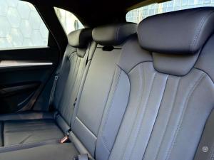 Pelēks Audi Q5 2024 Viļņa, ar dzinēja tilpumu 1.97 L un nobraukumu 25 tūkst. km par 41900 €, foto 19 vietnē AUTOMOTO.COM.LV
