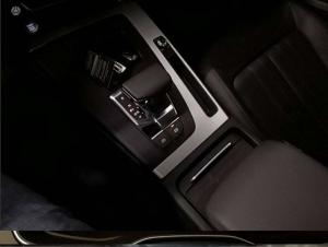 Pelēks Audi Q5 2025 Viļņa, ar dzinēja tilpumu 2.00 L un nobraukumu 25 tūkst. km par 47000 €, foto 6 vietnē AUTOMOTO.COM.LV