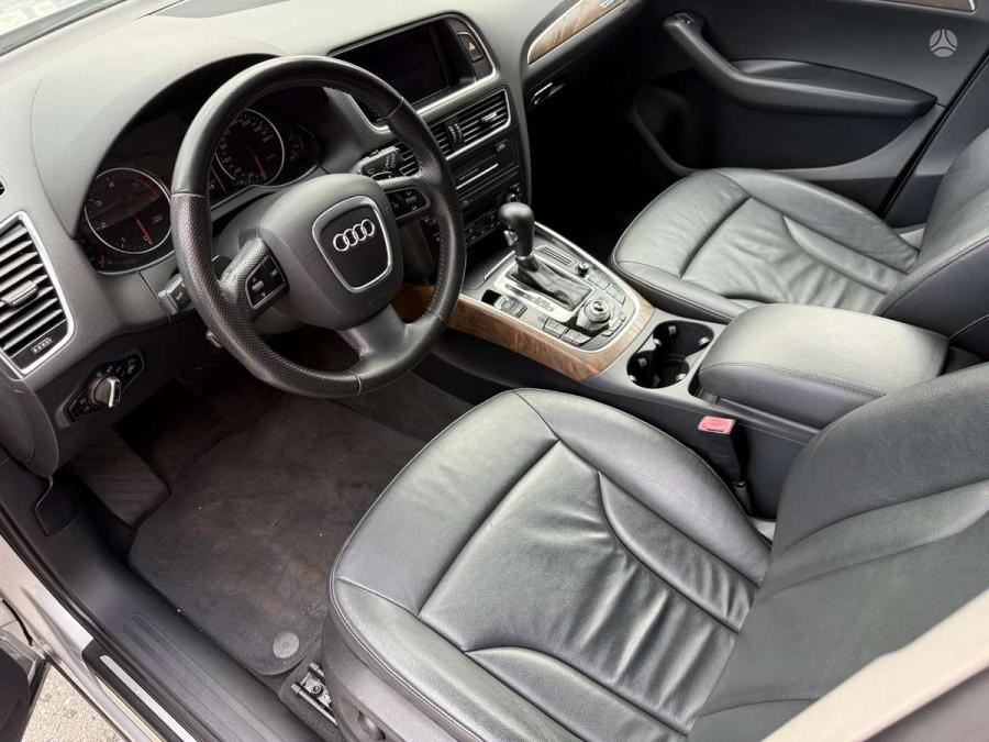 Pelēks Audi Q5 2010 Kauņa, ar dzinēja tilpumu 2.00 L un nobraukumu 280 tūkst. km par 10222 €, foto 14 vietnē AUTOMOTO.COM.LV
