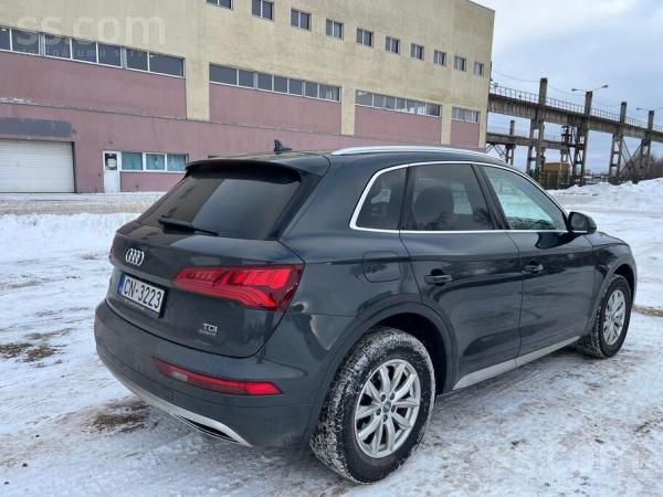 Grey Audi Q5 2018 in Liepaja, with an engine capacity of 2.00 L and mileage of 136 thousand km for 25800 €, photo 3 on AUTOMOTO.COM.LV